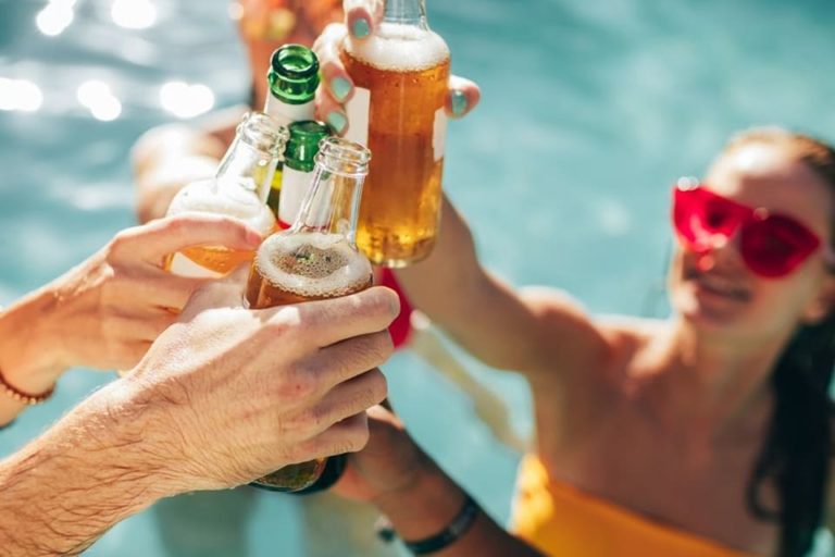 Comment Organiser Un Pool Party